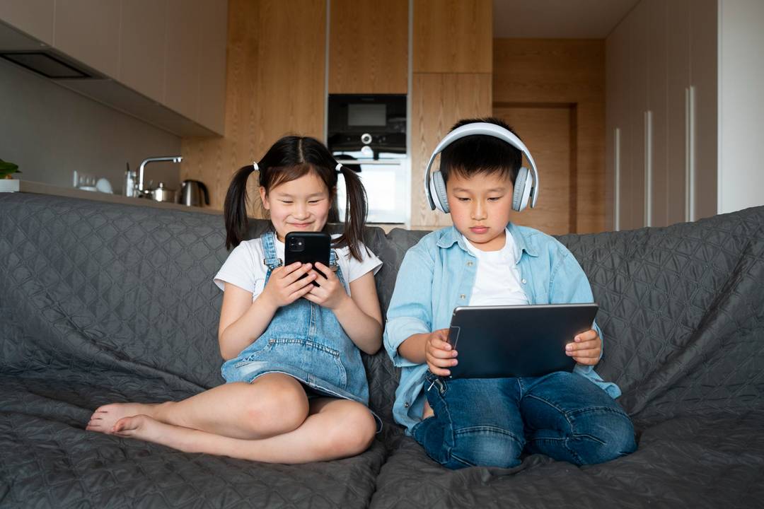 Mommies Daily - Aturan Screen Time Anak dan Remaja, serta Dampak Jika ...