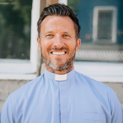 Mommies Daily - 7 Daftar Pastor Ganteng di Seluruh Dunia, Ada yang Dari ...